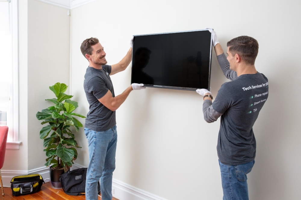 Corner TV Mount: Benefits of Mounting Your TV in the Corner